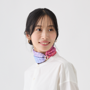 スカーフリングで簡単！おしゃれな巻き方3選 scarf - MOONBAT | ムーンバット